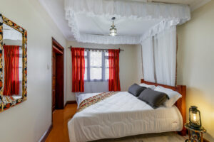 Double/Twin Room – Gorilla Neighbour